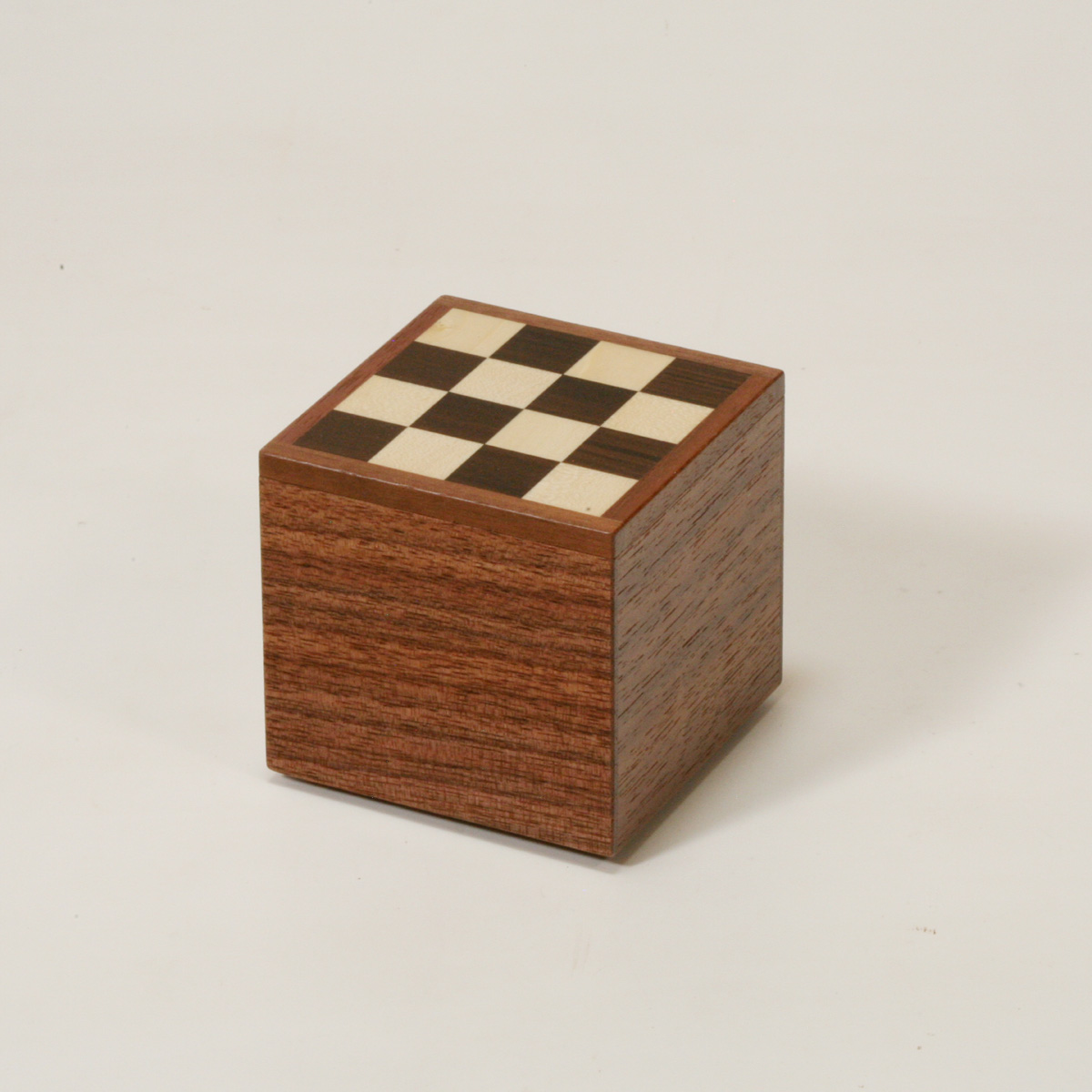 Checker Secret | KARAKURI BOX