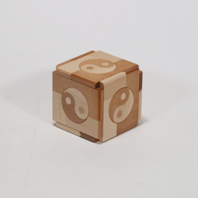 Origin regression cube | KARAKURI BOX