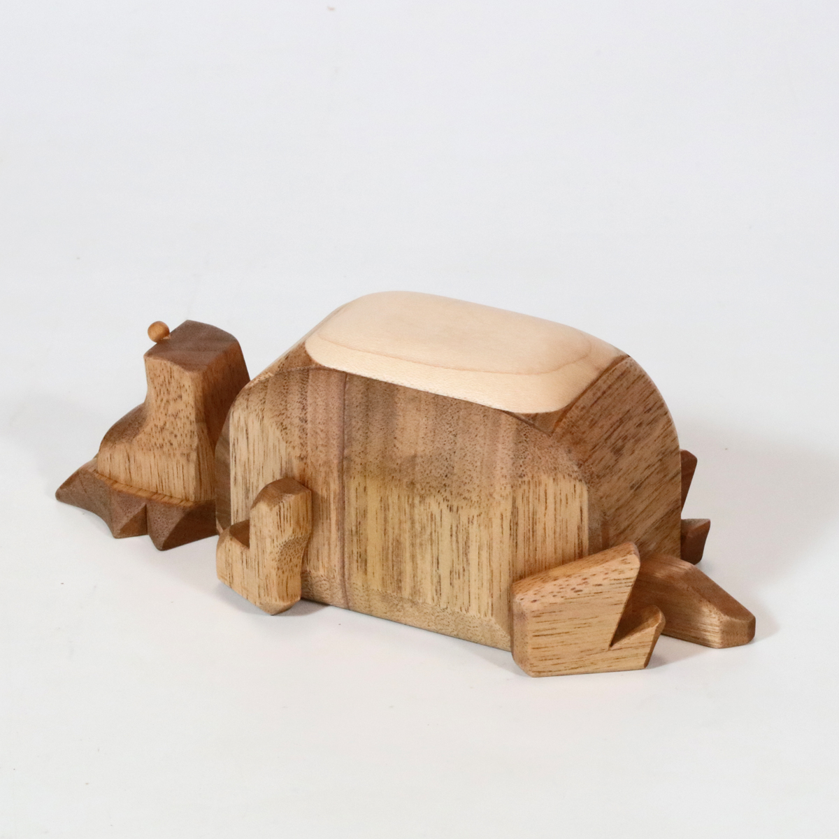 Lazy wolf | KARAKURI BOX