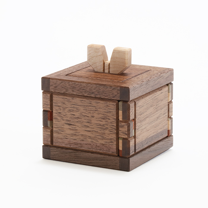 Works | KARAKURI BOX